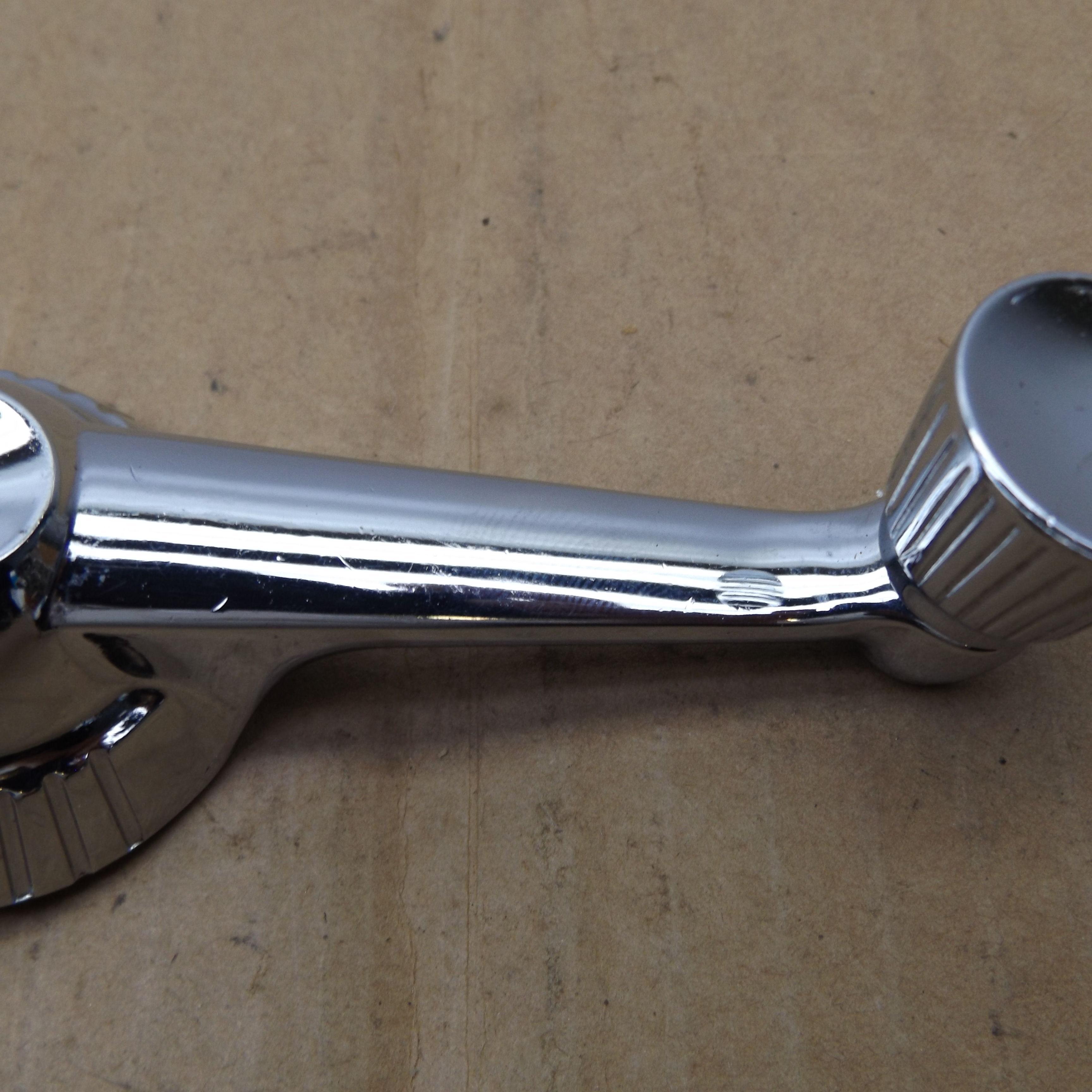 Door and Quarter Window Regulator Handle# 1602540 - Dodge - DeSoto ...