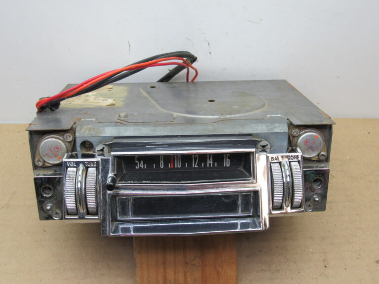 AM 8 Track Radio# 2864924 - Model 393 - C - Body Chrysler - 1968 - USED ...
