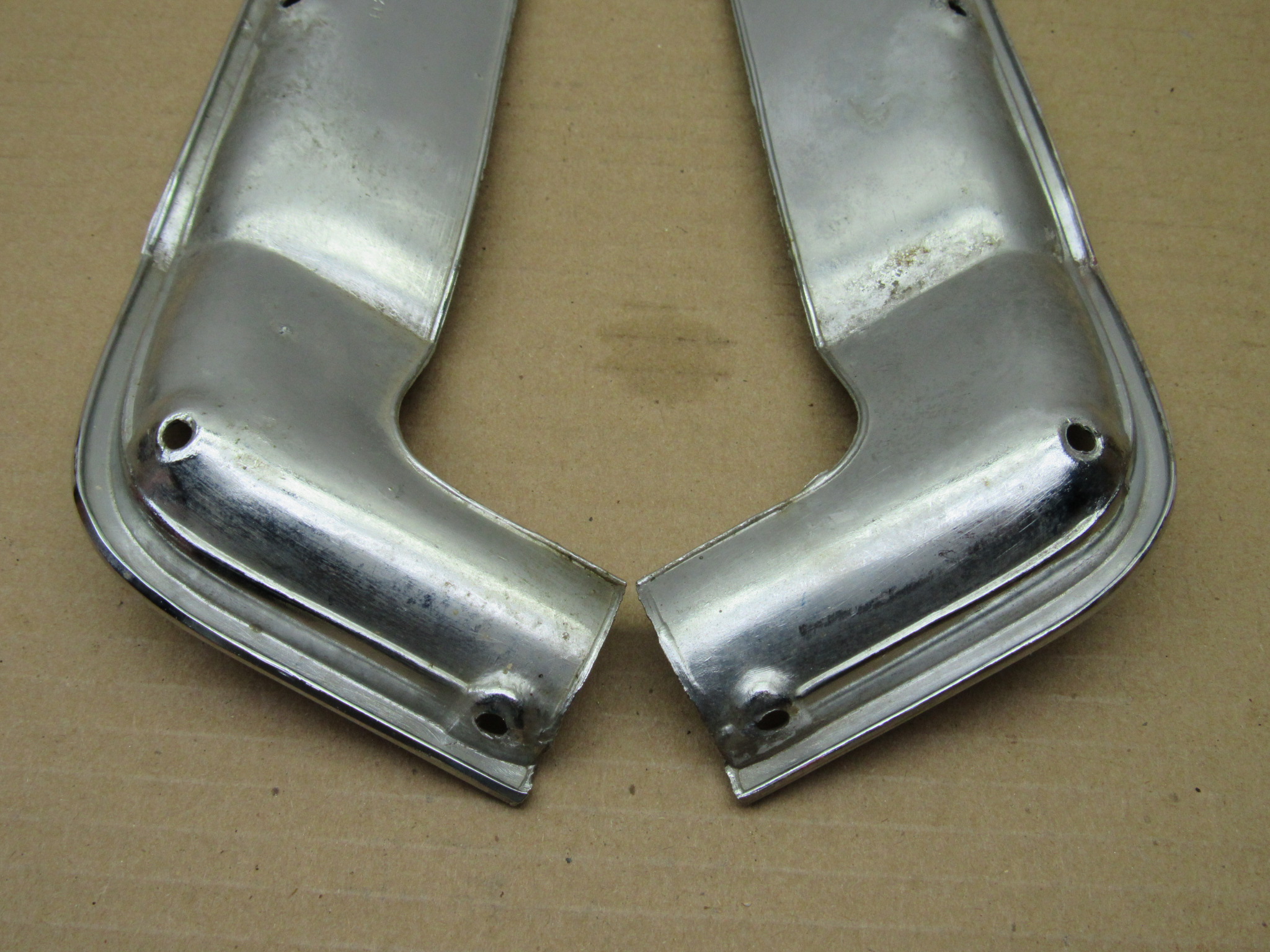 Front Fender Lower Side Moulding# 2582592 / 2582593 - Pair - C - Body ...