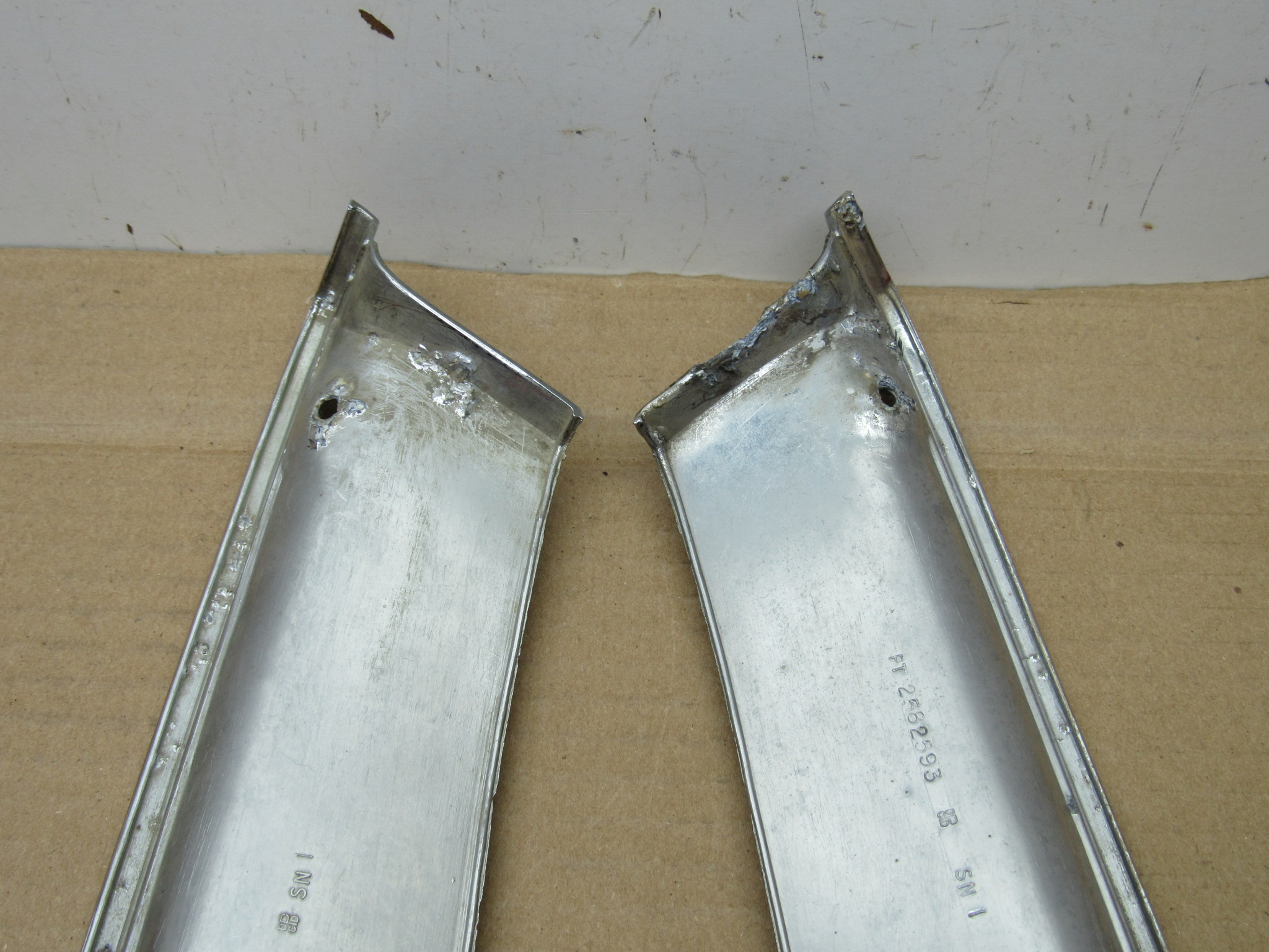 Front Fender Lower Side Moulding# 2582592 / 2582593 - Pair - C - Body ...
